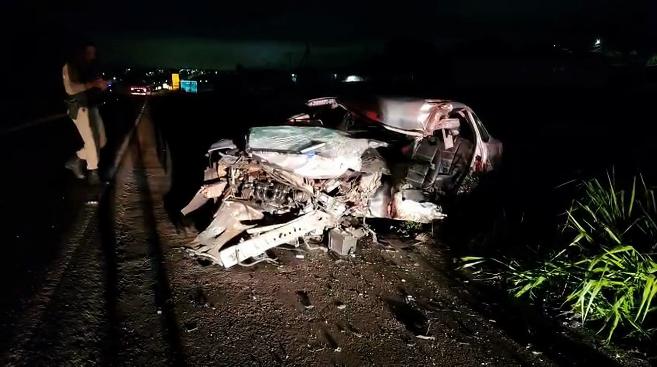 Colisão entre carro e caminhão deixa um morto na PR-323