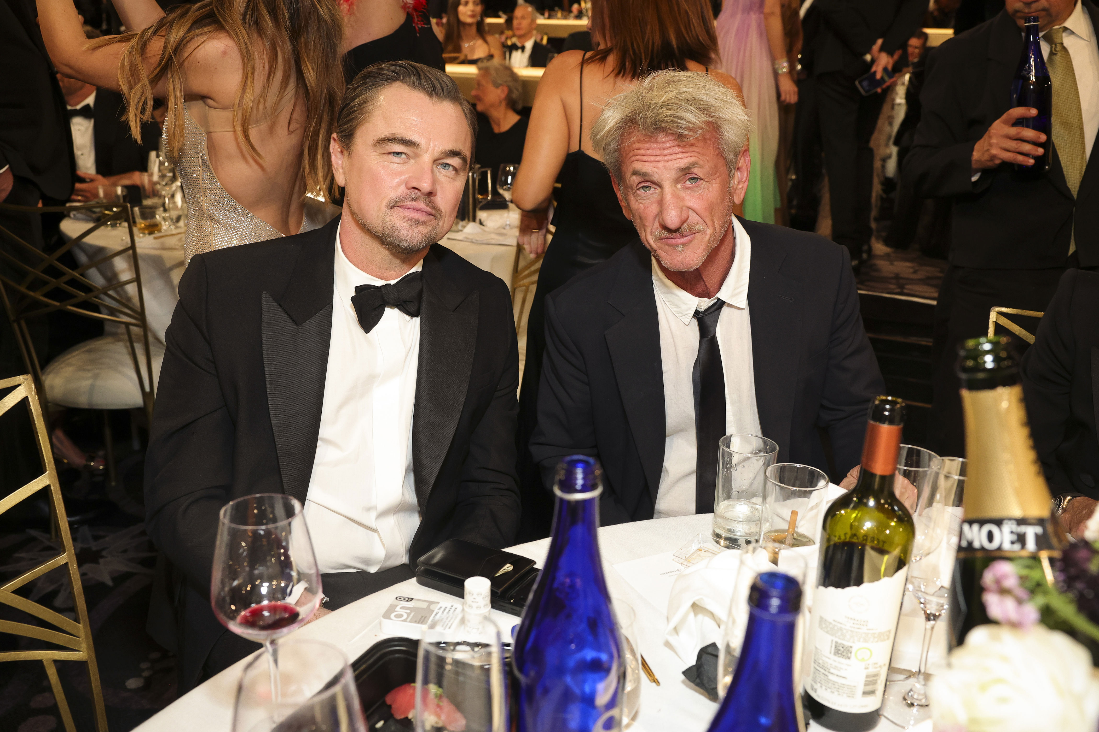 Sean Penn caught smoking at his table during the Golden Globes 2026