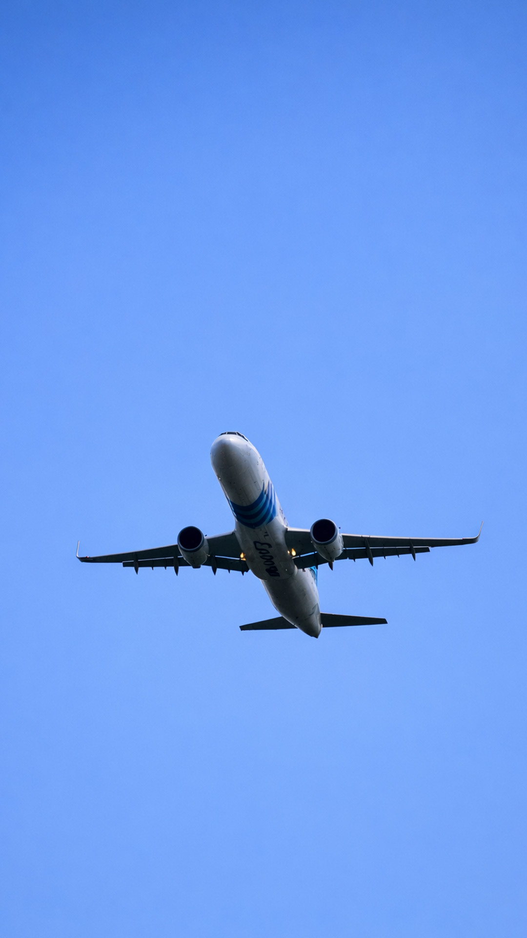 Plane ordered to go around after runway confusion