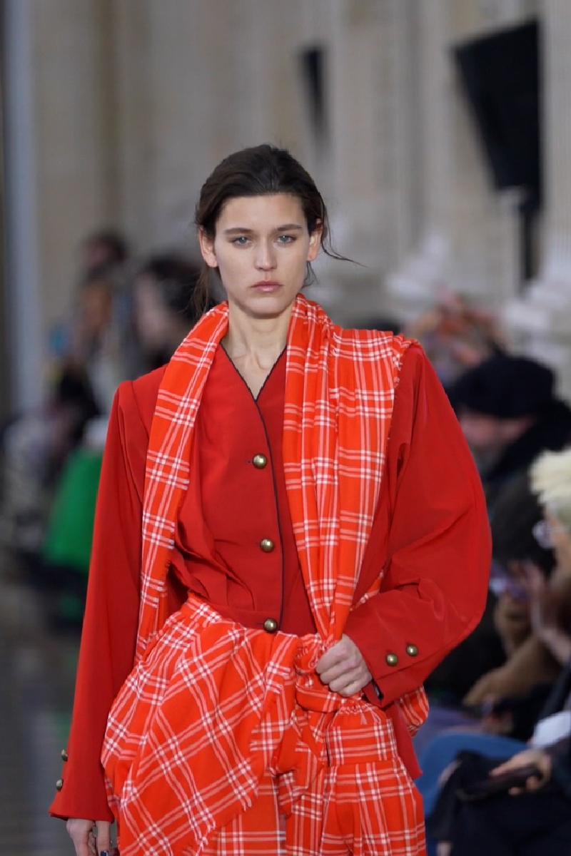 Grunge kehrt zurück: Der rebellische Stil, der die Mode erobert