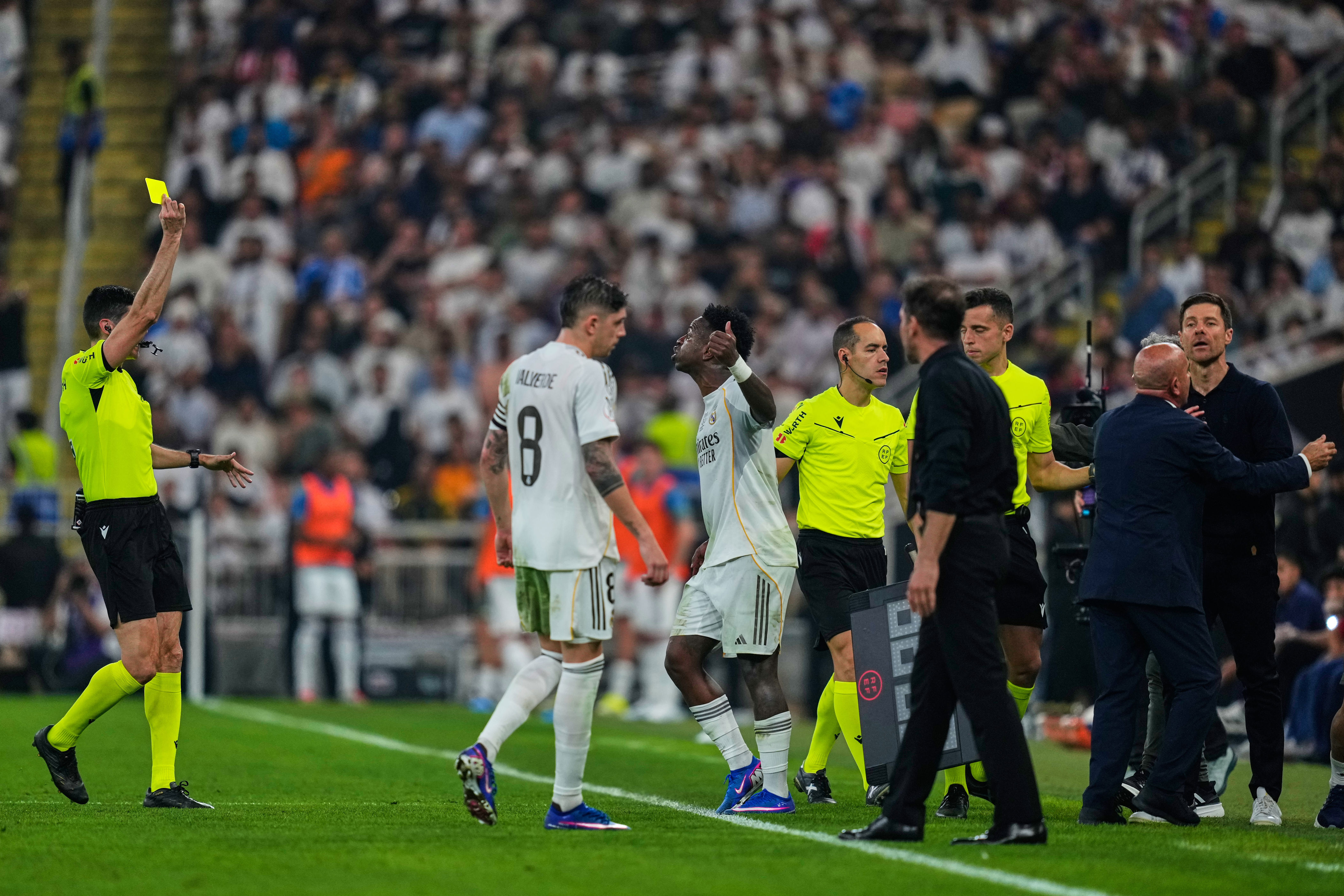 Simeone apologizes to Vinícius and Real Madrid president after heated ...