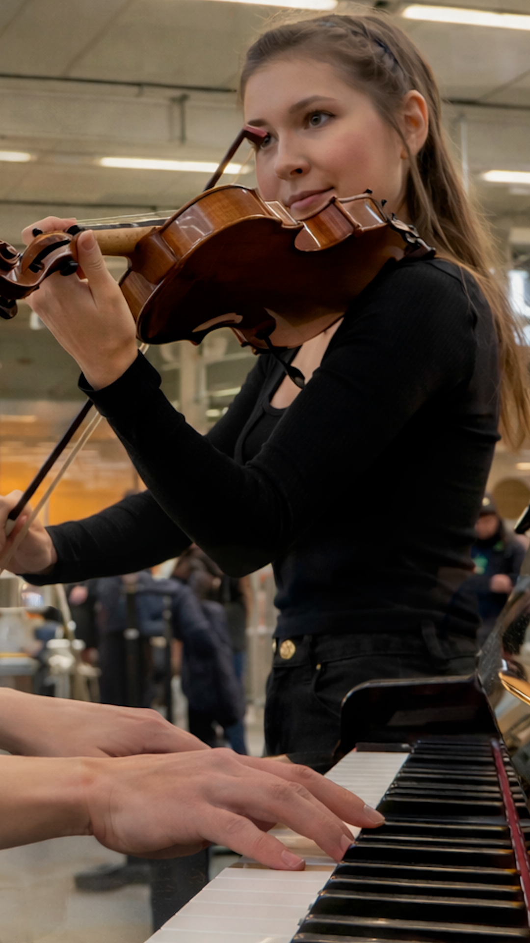 A violinist plays Die with a smile in public ft. Julia Majewska