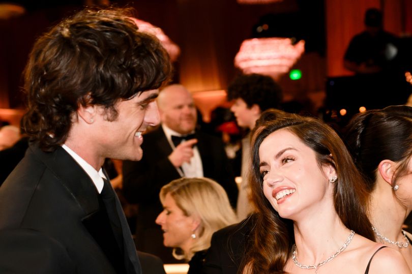 Ana de Armas holds hands with Jacob Elordi as duo share cozy moment at ...