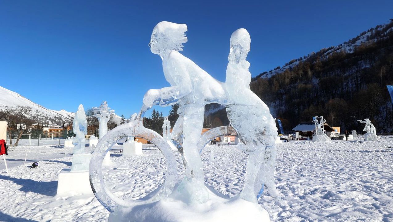 In this resort, the ice is cut with a chainsaw and the results are ...