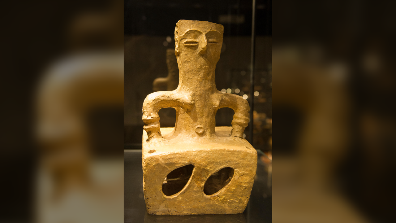 Tumba Madžari Great Mother: A boxy goddess figurine from North ...