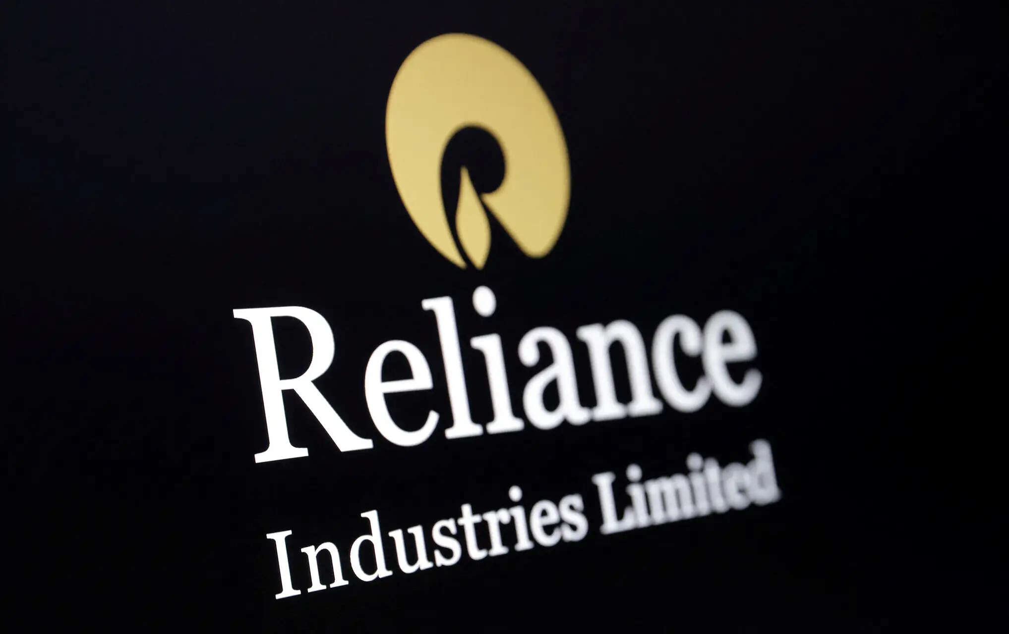 Reliance says battery manufacturing plans on track