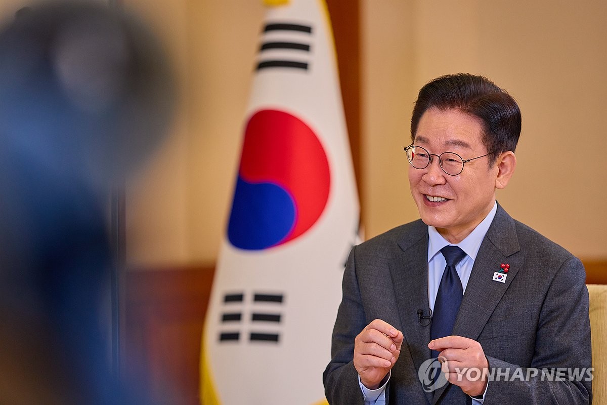 (2nd LD) Lee stresses ties with Japan as vital as China, urges ...