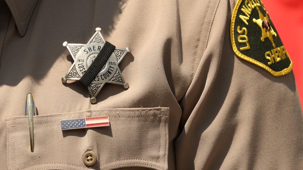 LA County deputy given Starbucks coffee cup with drawing of pig at ...