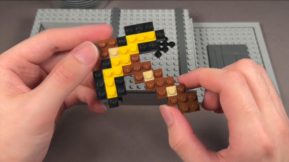 Working crafting table made from LEGO