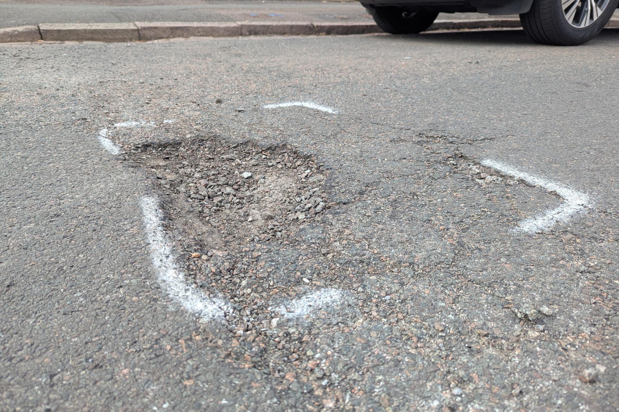 'Red light' given to Leicestershire as part of government's new pothole map