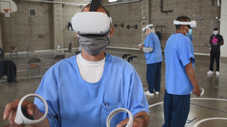 US inmates use VR headsets to rehearse job interviews and 'travel the ...