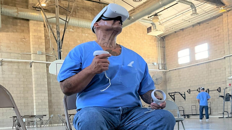 US inmates use VR headsets to rehearse job interviews and 'travel the ...