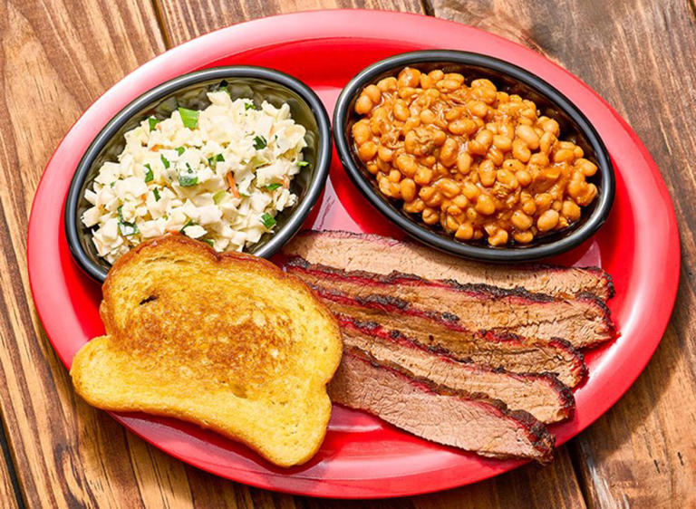 7 chain restaurants with the meatiest brisket plates, according to diners