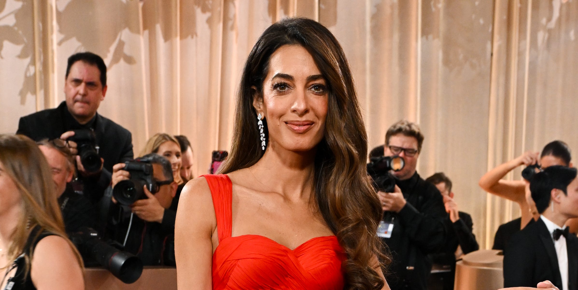 Amal Clooney stuns in a vintage couture dress from 1957 at the Golden ...