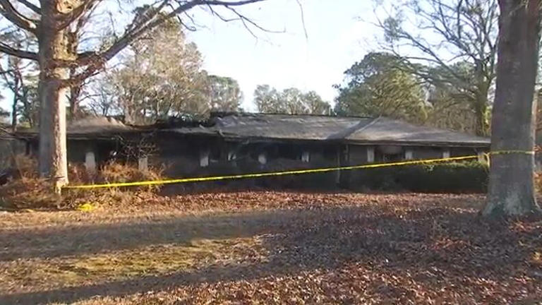 Man dies after saving family dog during Lilburn house fire, officials say