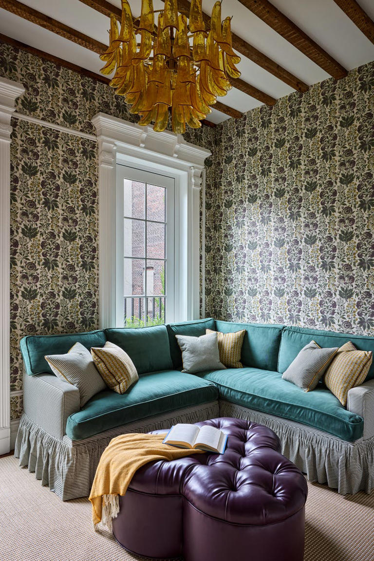 A custom mural brings verdant life to this 21-foot-wide Brooklyn brownstone