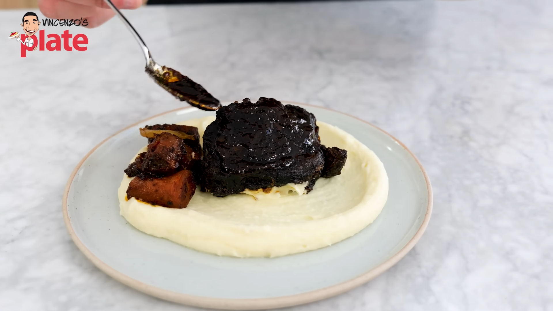 How to make slow cooked beef cheeks in red wine sauce