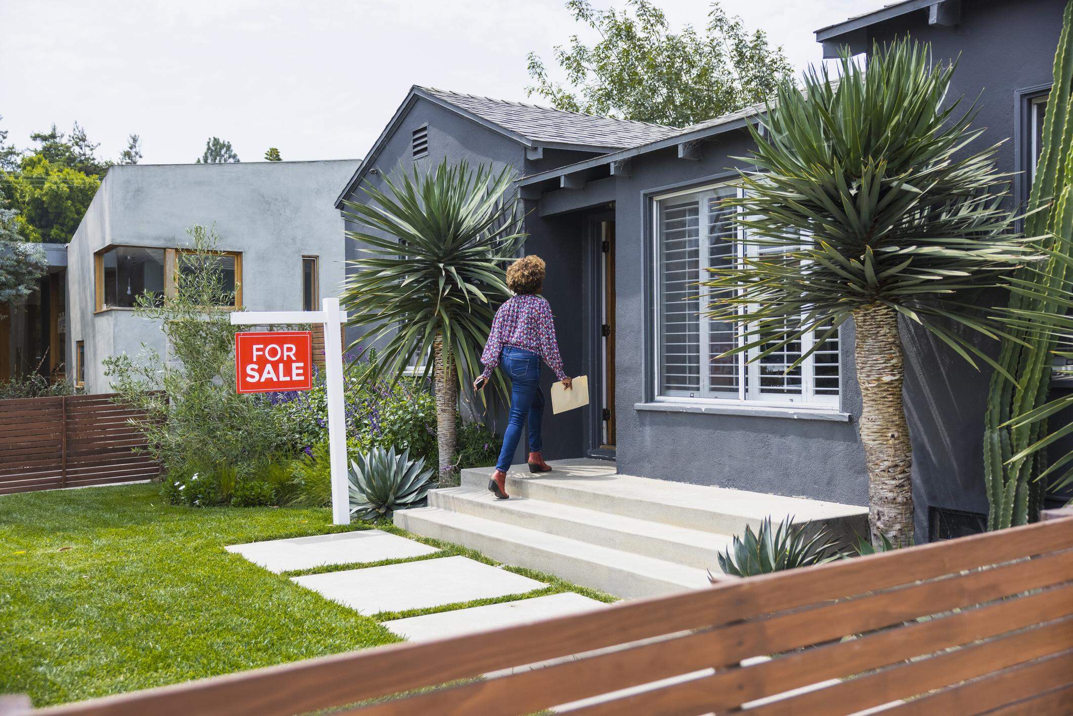 Buying a home in California? What experts predict for the 2026 housing ...