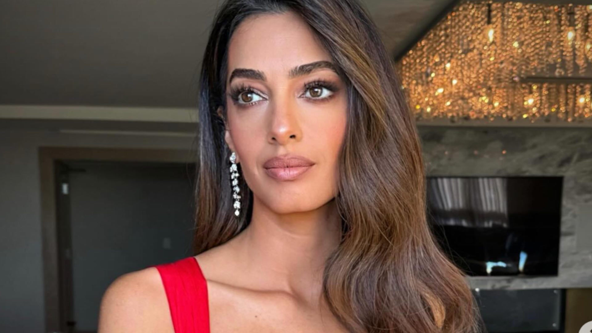 Amal Clooney makes a sensation at the Golden Globes in a breathtaking ...