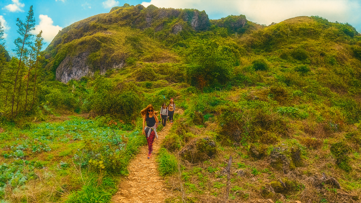 Walking the trail to Osmeña Peak in Cebu