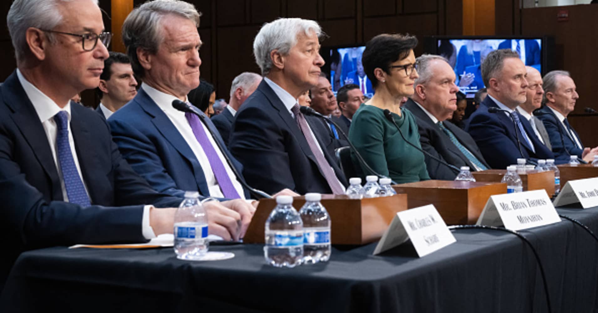 Trump's credit card rate cap plan has unclear path, 'devastating' risks ...