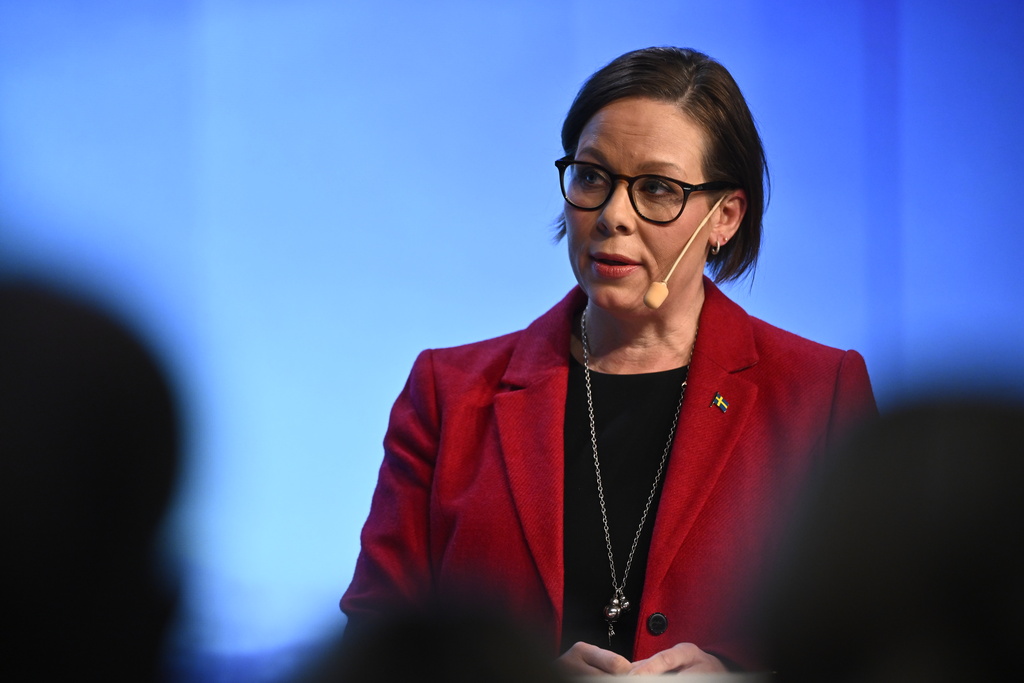 Utrikesministern: Svårt kontakta svenskar i Iran