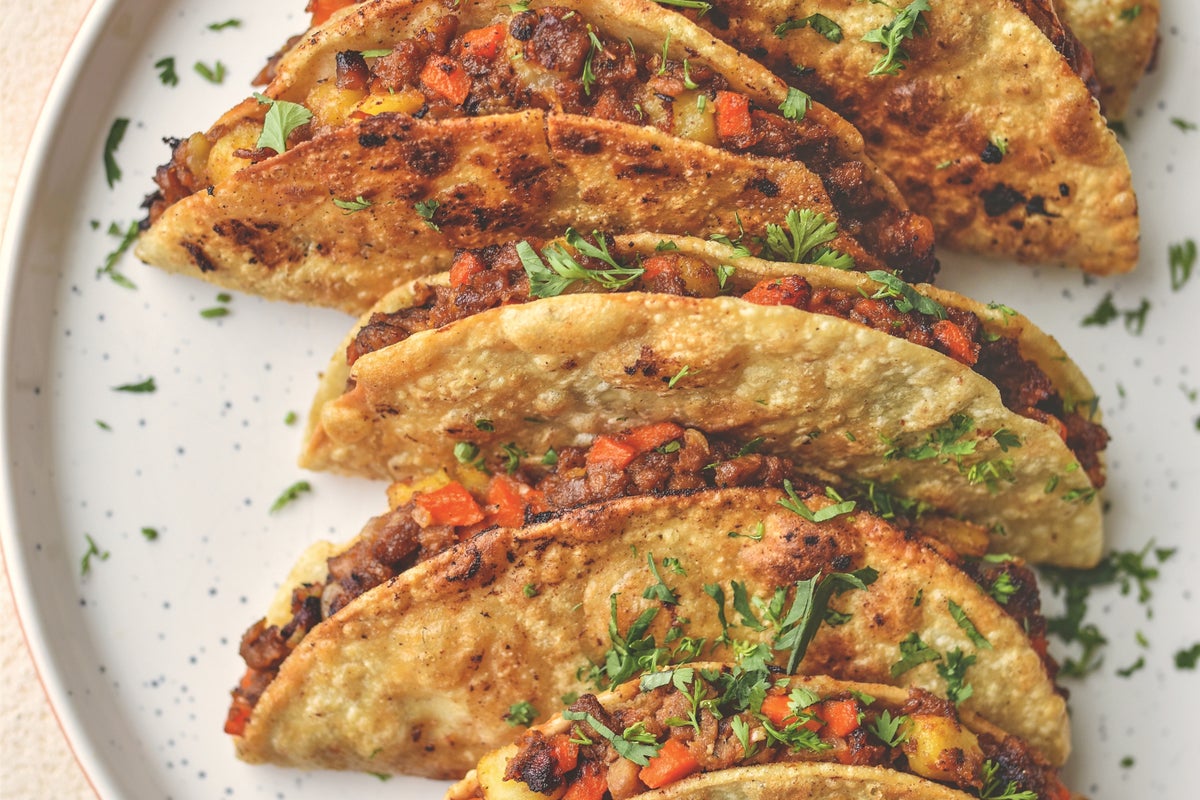 This beef taco recipe from the cookbook 'Plantas' uses salsa for ...