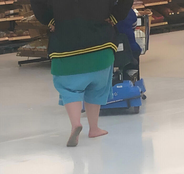 27 of the most chaotic things seen on “People of Walmart”