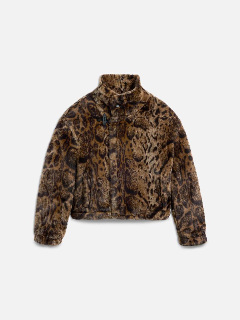 Only people with very cool style would think to wear this shoe color in ...