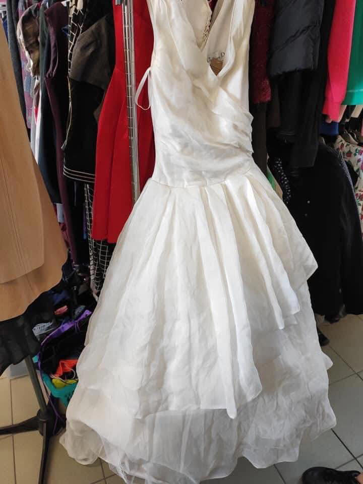 Zbił fortunę na sukni Diora z lumpeksu, dostał hejt. "Ludzi boli ...