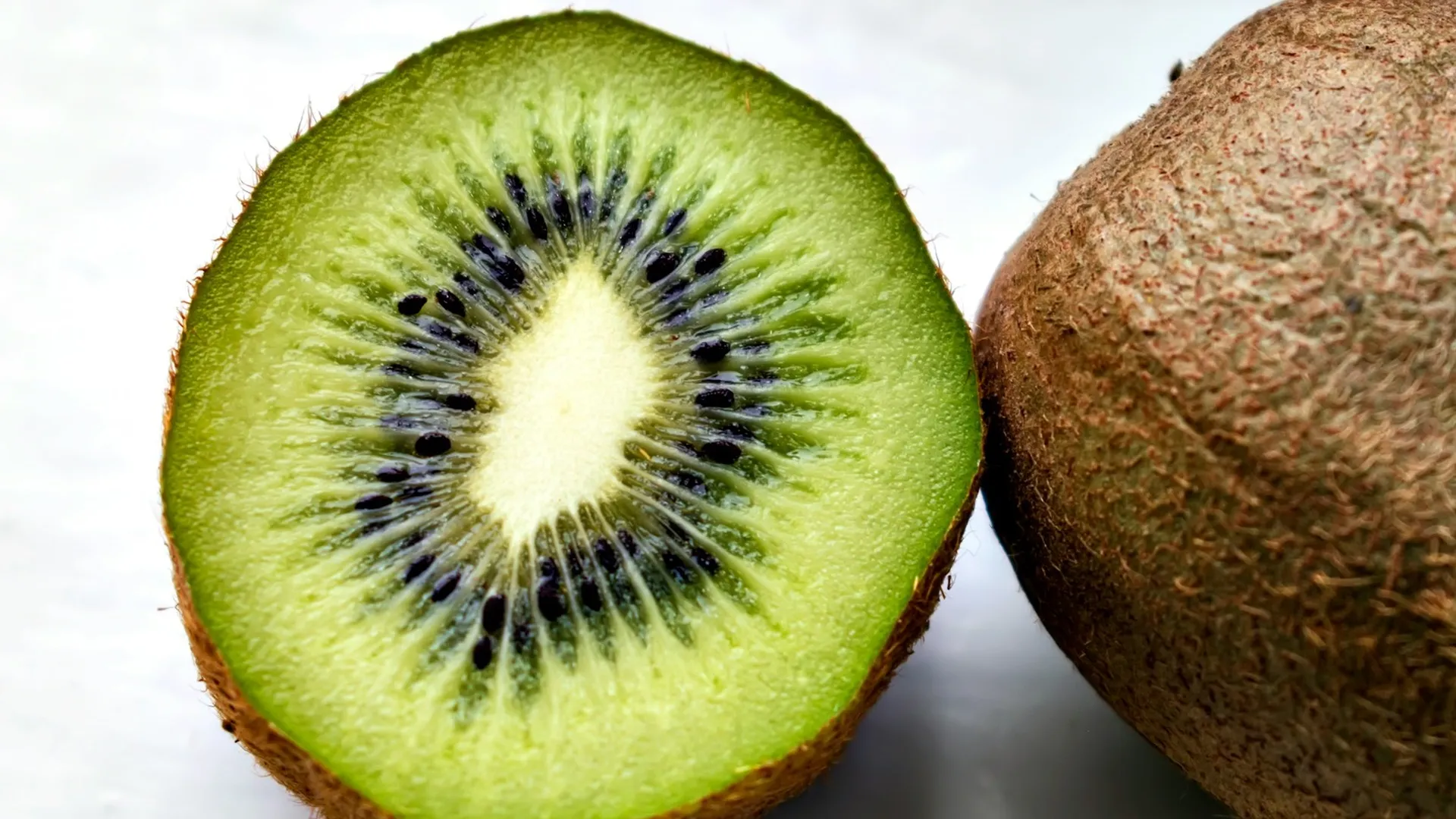 Welk fruit moet je juist wél met schil eten?