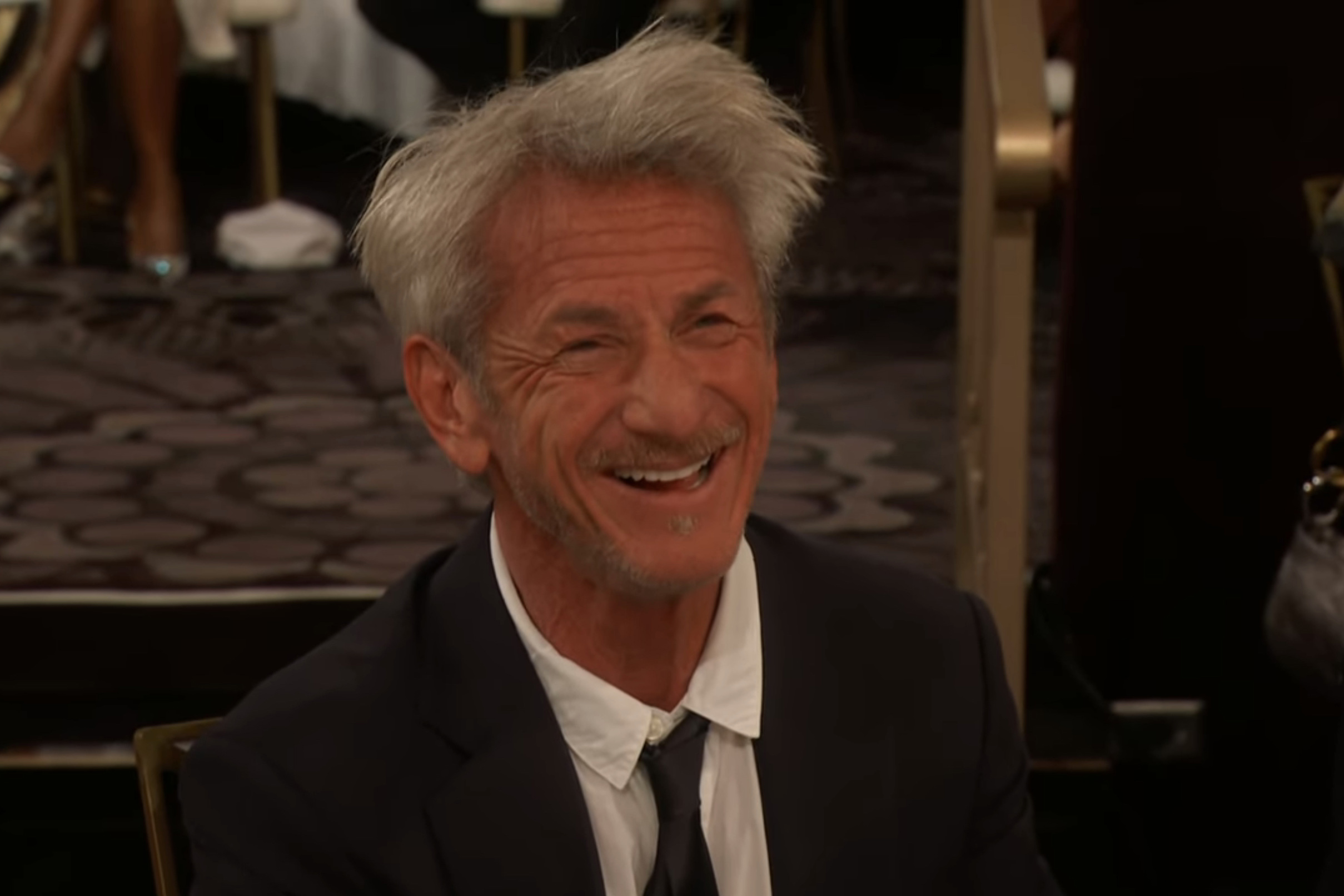 Sean Penn caught smoking at his table during the Golden Globes 2026