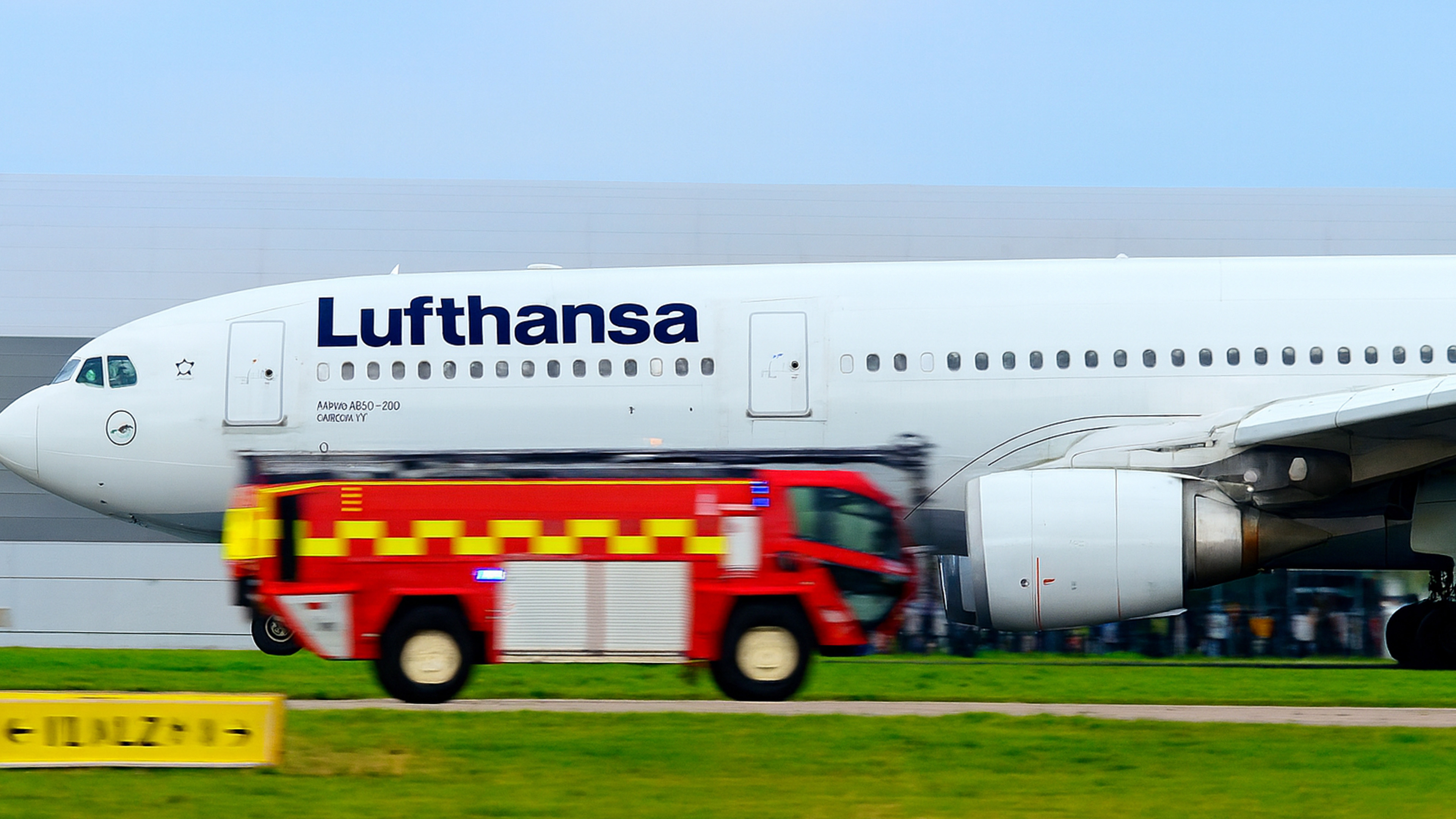 Smoke warning forces emergency landing in Manchester