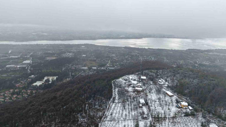 Beyaz örtü Sapanca Gölü’nü besleyen derelere can oldu