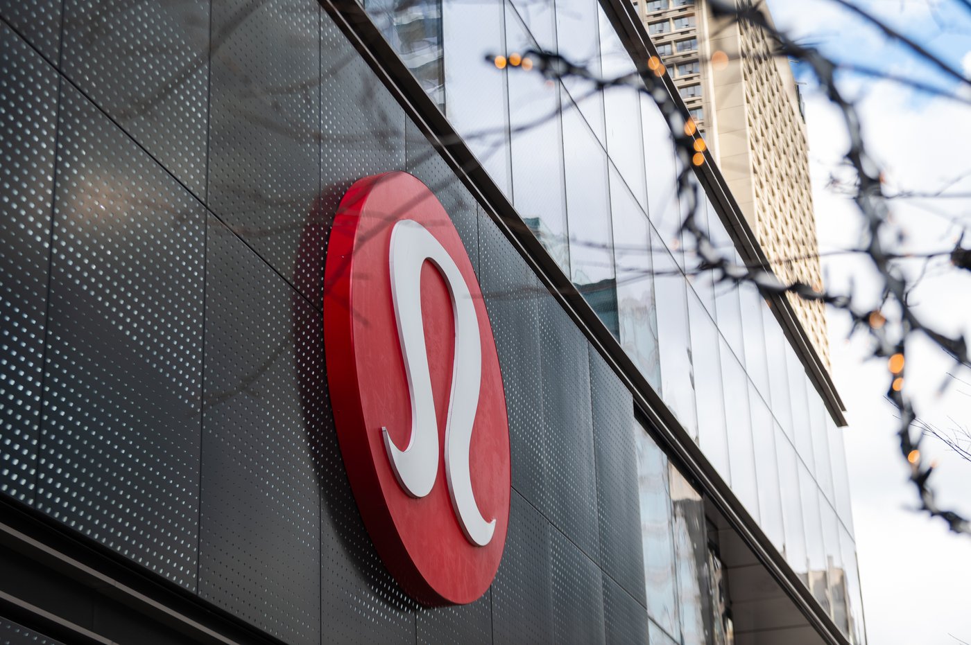 Lululemon hints it had a strong Christmas, says Q4 sales at high end of ...