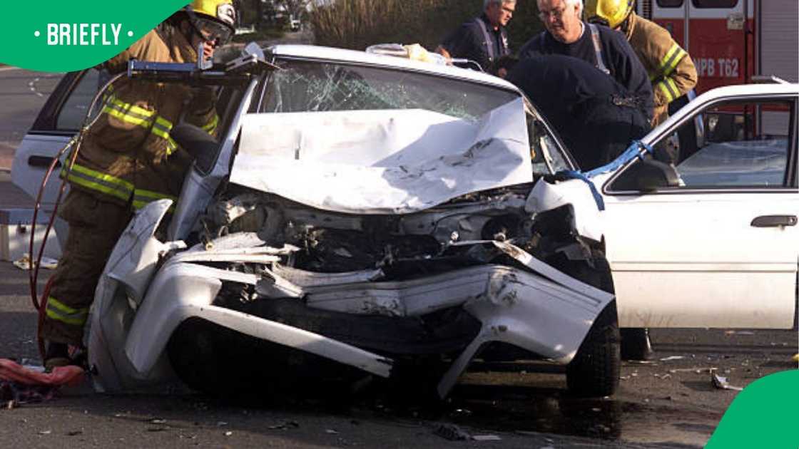 Vryheid R34 crash: Emergency teams respond to fatal head-on collision ...