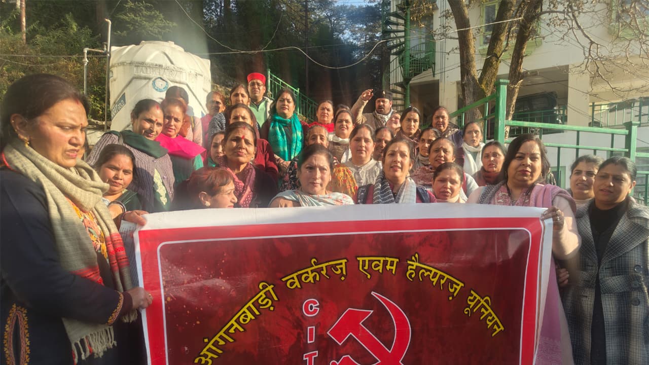 Shimla: Anganwadi workers protest over colleague's death on duty