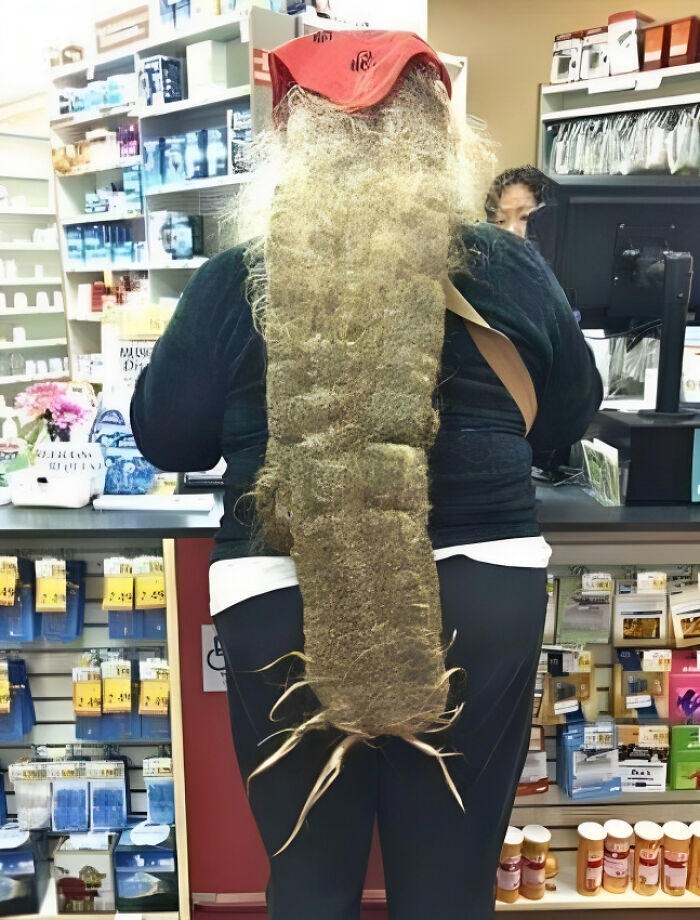 27 of the most chaotic things seen on “People of Walmart”