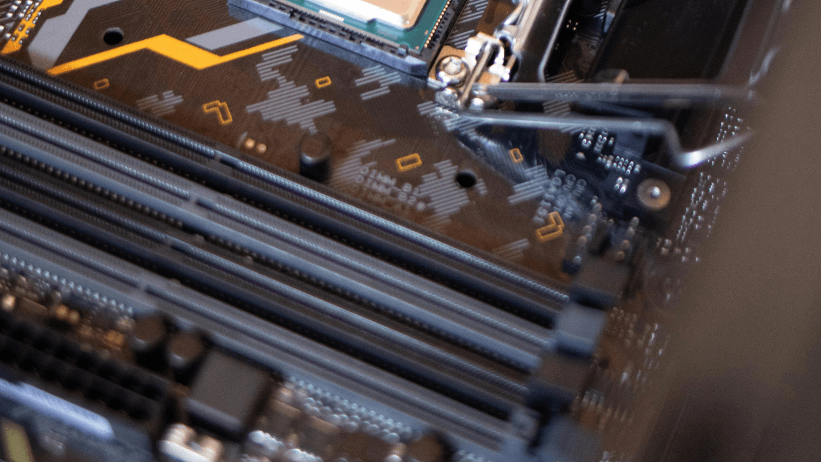 Thrifty modder salvages laptop RAM for custom desktop DIMM