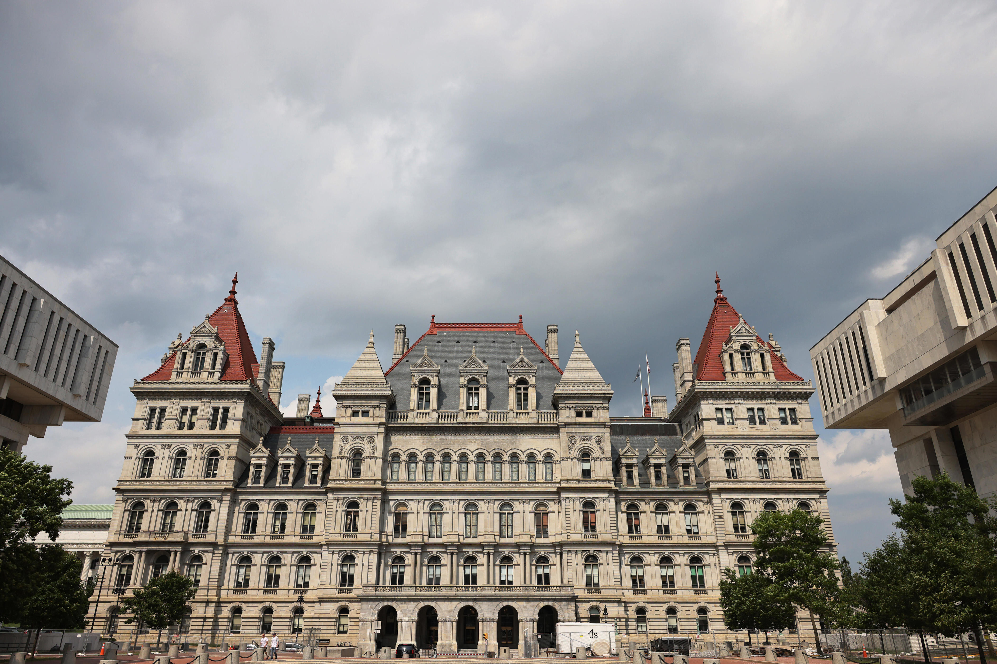 New York state lawmakers tackle budget amid election year