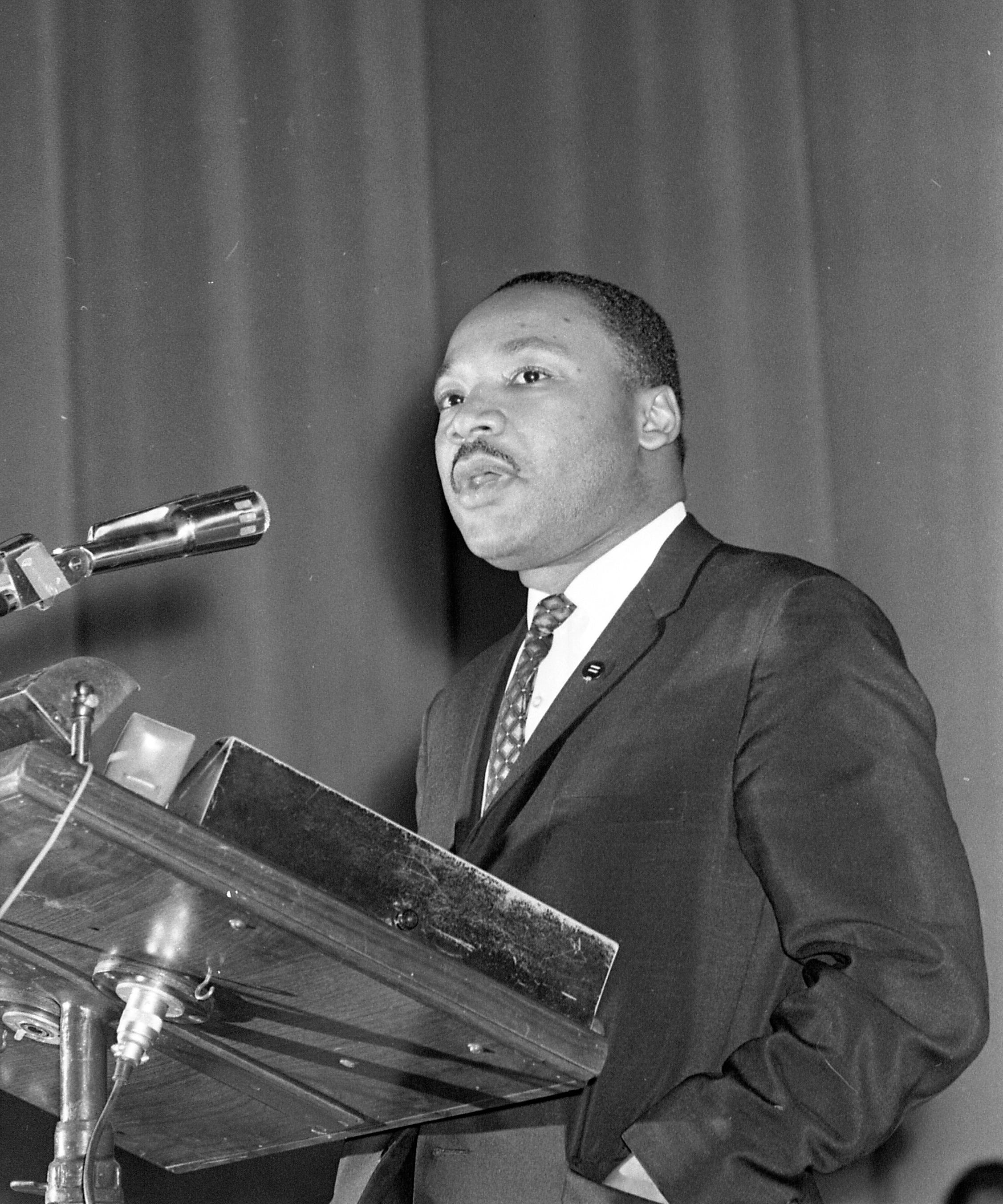 2 states have a Robert E Lee state holiday on Martin Luther King Day