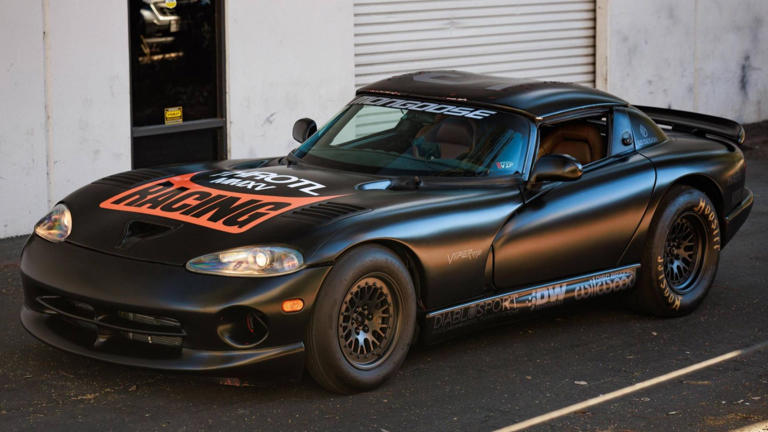 2001 Dodge Viper RT/10 brings $33,250 after Hellcat swap