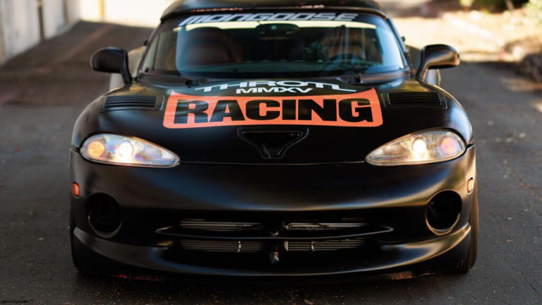 2001 Dodge Viper RT/10 brings $33,250 after Hellcat swap
