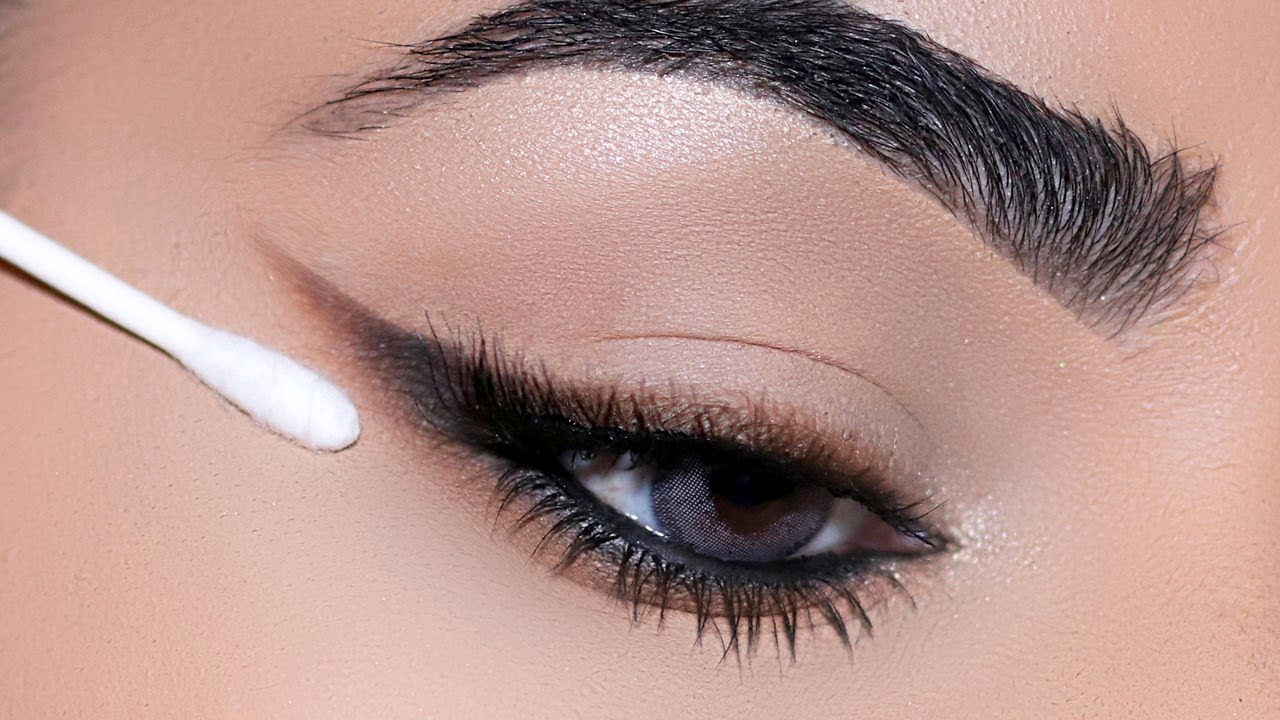 Easy ombré reverse smokey eye using Q-tip