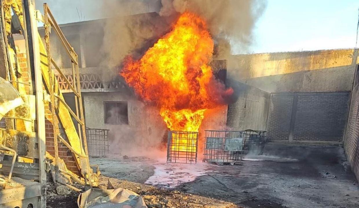 Incendio en bodega clandestina de combustible en La Piedad, Michoacán ...