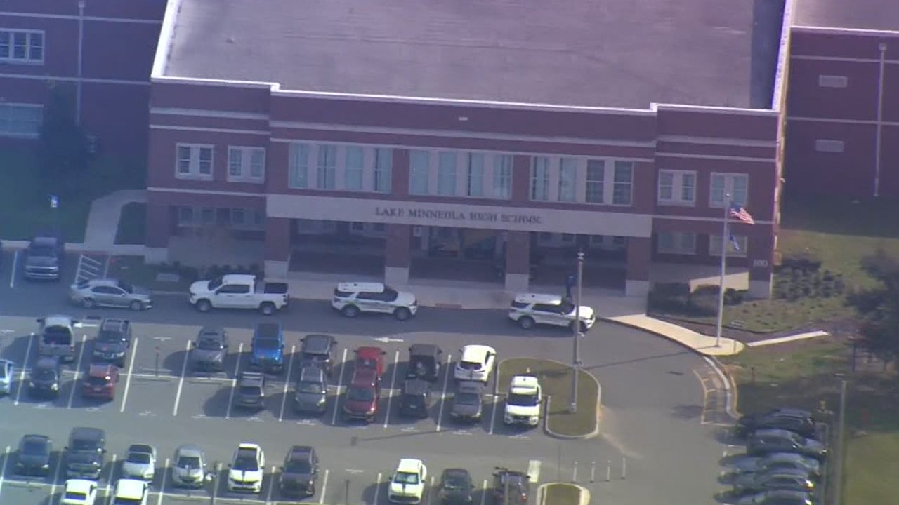 Lake Minneola High School on lockdown over bomb threat: officials