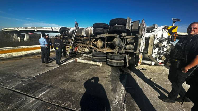 18-wheeler crash shuts down 610 North Loop ramp in northeast Houston