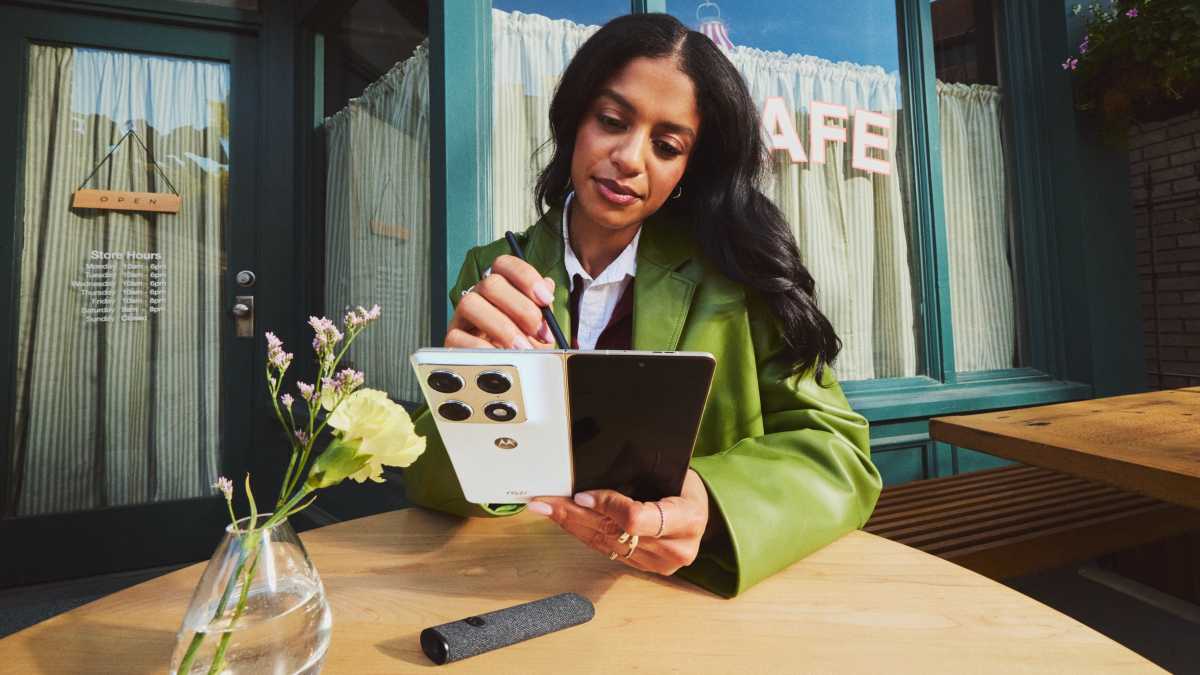 The Motorola Razr Fold makes its underwhelming debut – but that might ...