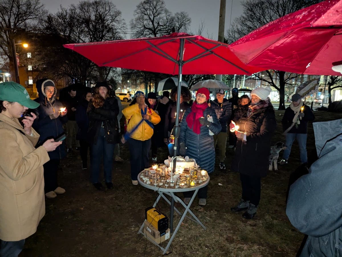 Bloomfield vigils remember Renee Nicole Good, criticize ICE [PHOTOS]