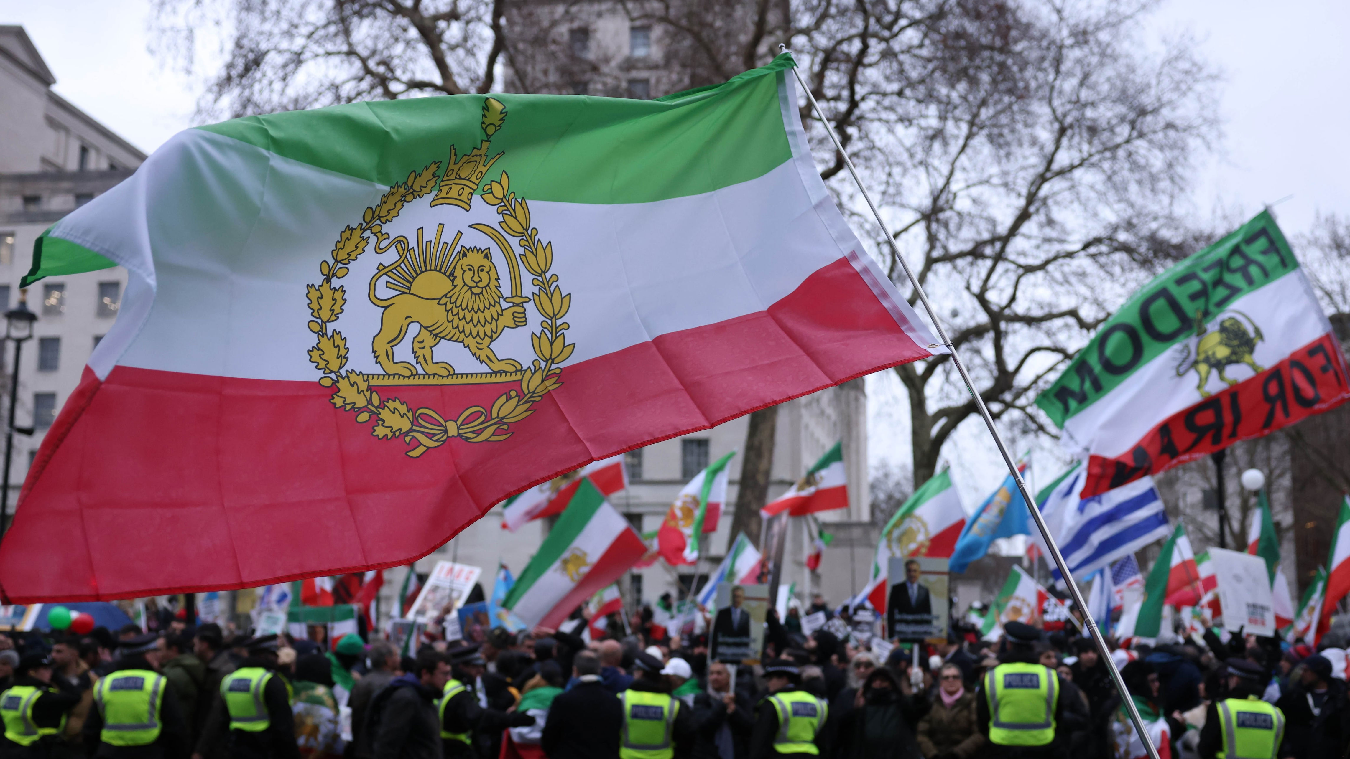 Iran flag emoji changed on X to pre-Islamic Revolution version with ...